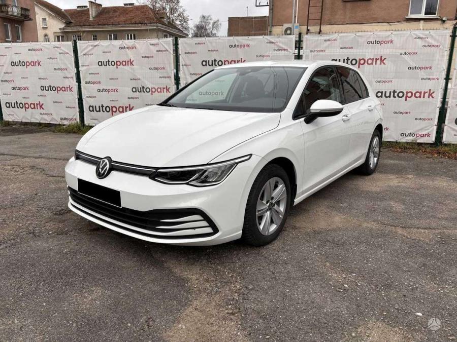 White Volkswagen Golf 2020 in Klaipeda, with an engine capacity of 1.00 L and mileage of 100 thousand km for 15500 €, photo 1 on AUTOMOTO.COM.LV