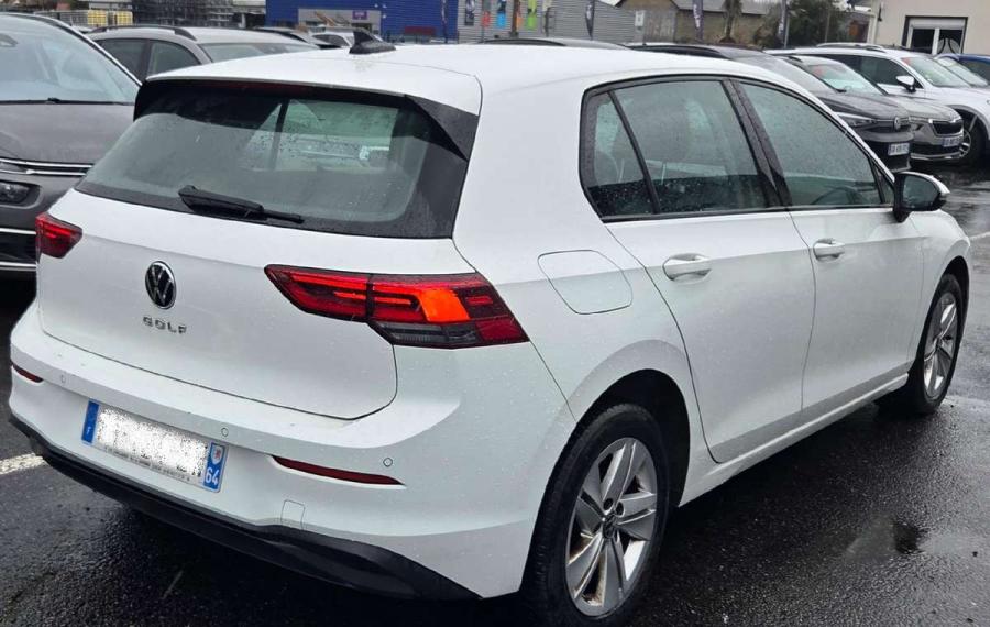 White Volkswagen Golf 2020 in Taurage, with an engine capacity of 1.97 L and mileage of 229 thousand km for 8200 €, photo 1 on AUTOMOTO.COM.LV