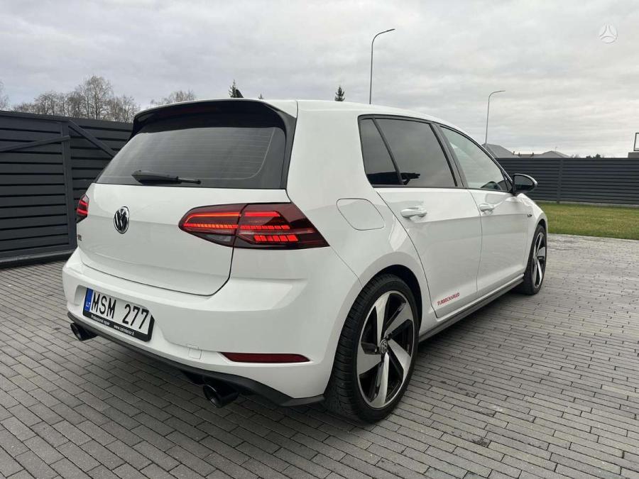 White Volkswagen Golf 2020 in Sakiai, with an engine capacity of 2.00 L and mileage of 48 thousand km for 17800 €, photo 4 on AUTOMOTO.COM.LV
