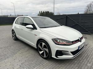 White Volkswagen Golf 2020 in Sakiai, with an engine capacity of 2.00 L and mileage of 48 thousand km for 17800 €, photo 5 on AUTOMOTO.COM.LV
