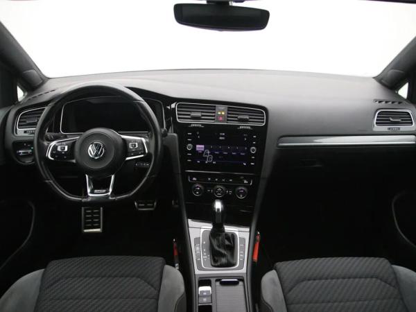 White Volkswagen Golf 2020 in Vilnius, with an engine capacity of 1.50 L and mileage of 237 thousand km for 12799 €, photo 2 on AUTOMOTO.COM.LV