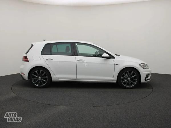 White Volkswagen Golf 2020 in Vilnius, with an engine capacity of 1.50 L and mileage of 237 thousand km for 12799 €, photo 9 on AUTOMOTO.COM.LV