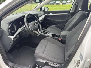 White Volkswagen Golf 2020 in Panevezys, with an engine capacity of 1.50 L and mileage of 163 thousand km for 16500 €, photo 11 on AUTOMOTO.COM.LV