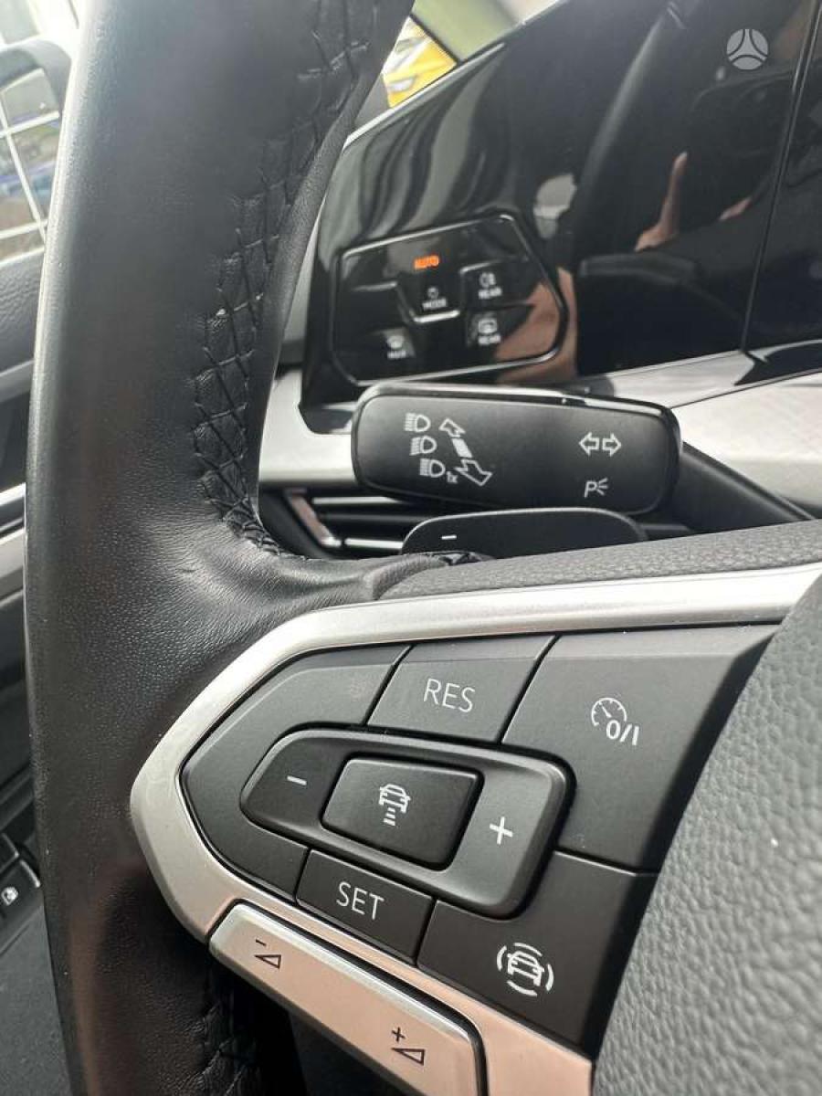 White Volkswagen Golf 2020 in Panevezys, with an engine capacity of 1.50 L and mileage of 163 thousand km for 16500 €, photo 15 on AUTOMOTO.COM.LV