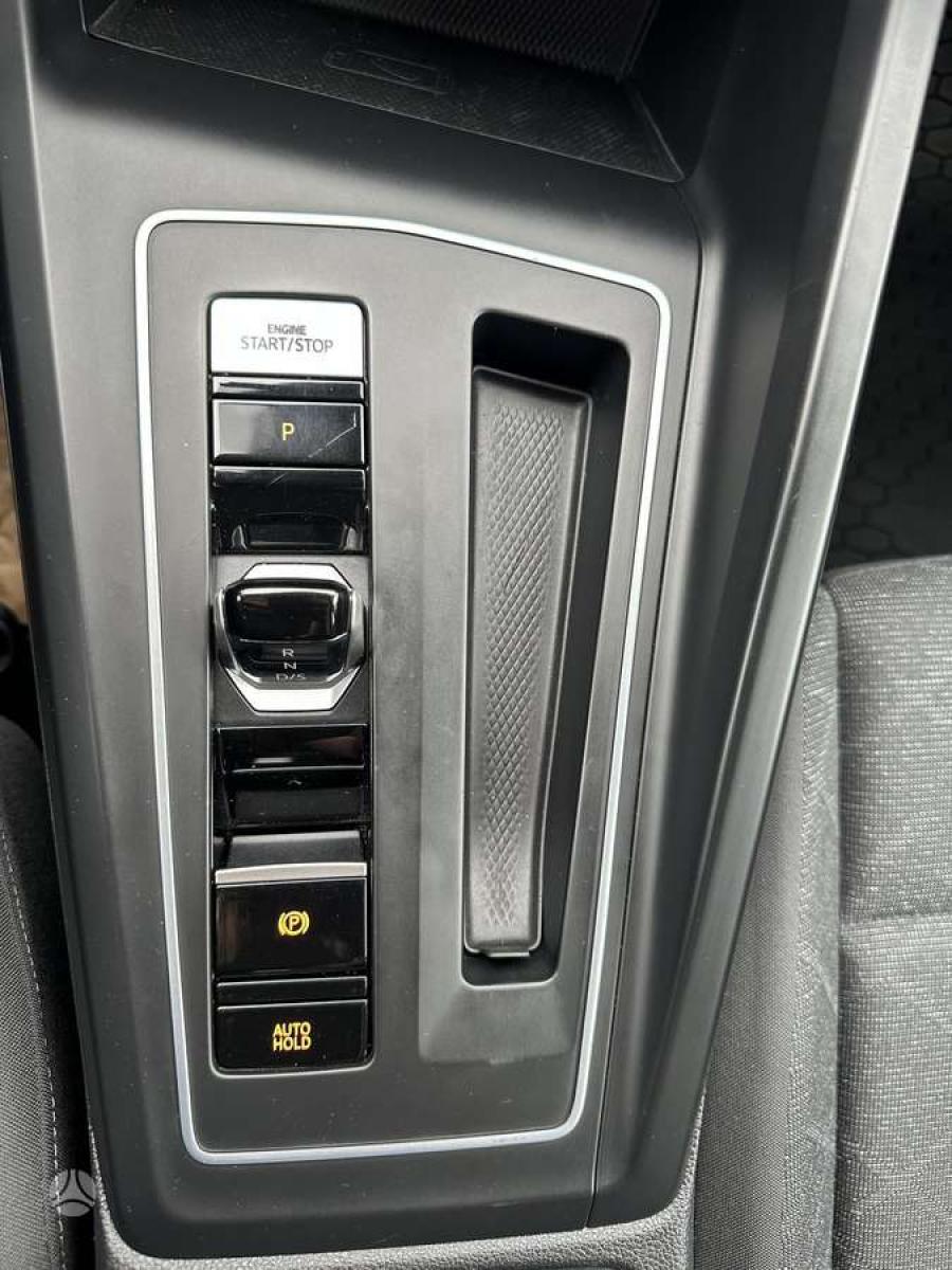 White Volkswagen Golf 2020 in Panevezys, with an engine capacity of 1.50 L and mileage of 163 thousand km for 16500 €, photo 18 on AUTOMOTO.COM.LV