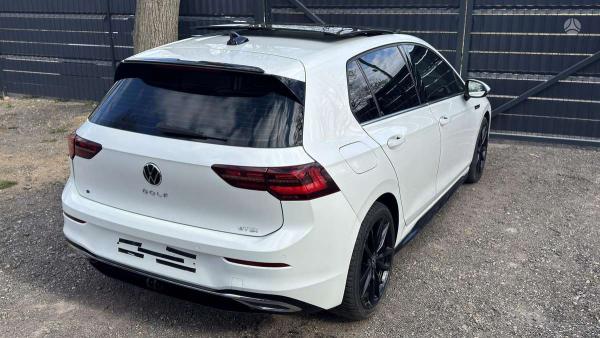White Volkswagen Golf 2020 in Jonava, with an engine capacity of 1.50 L and mileage of 146 thousand km for 11800 €, photo 1 on AUTOMOTO.COM.LV