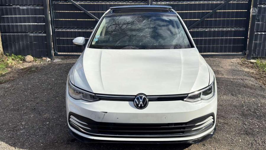 White Volkswagen Golf 2020 in Jonava, with an engine capacity of 1.50 L and mileage of 146 thousand km for 11800 €, photo 7 on AUTOMOTO.COM.LV