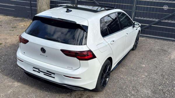 White Volkswagen Golf 2020 in Jonava, with an engine capacity of 1.50 L and mileage of 146 thousand km for 11800 €, photo 9 on AUTOMOTO.COM.LV