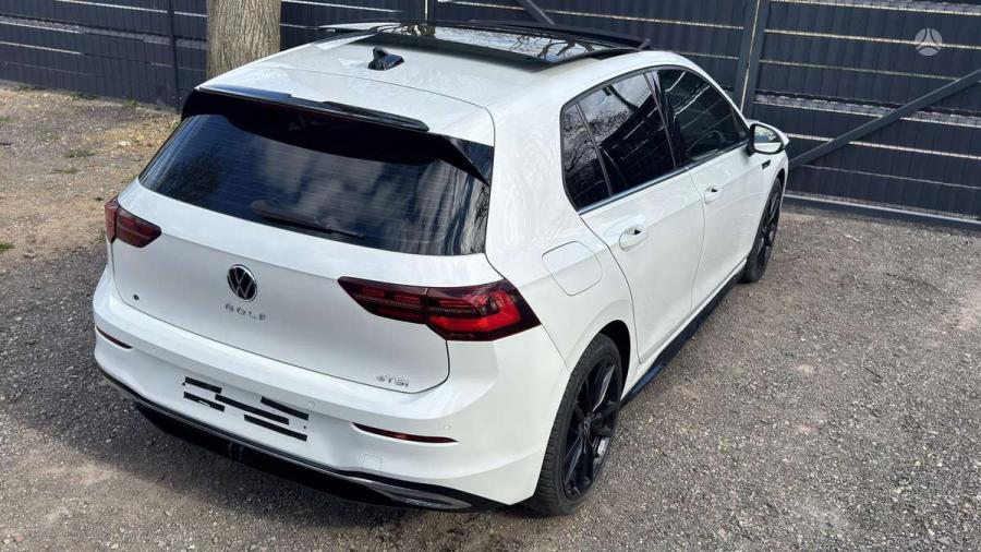 White Volkswagen Golf 2020 in Jonava, with an engine capacity of 1.50 L and mileage of 146 thousand km for 11800 €, photo 10 on AUTOMOTO.COM.LV