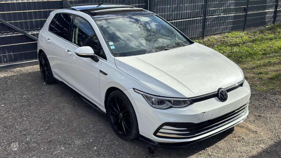 White Volkswagen Golf 2020 in Jonava, with an engine capacity of 1.50 L and mileage of 146 thousand km for 11800 €, photo 16 on AUTOMOTO.COM.LV