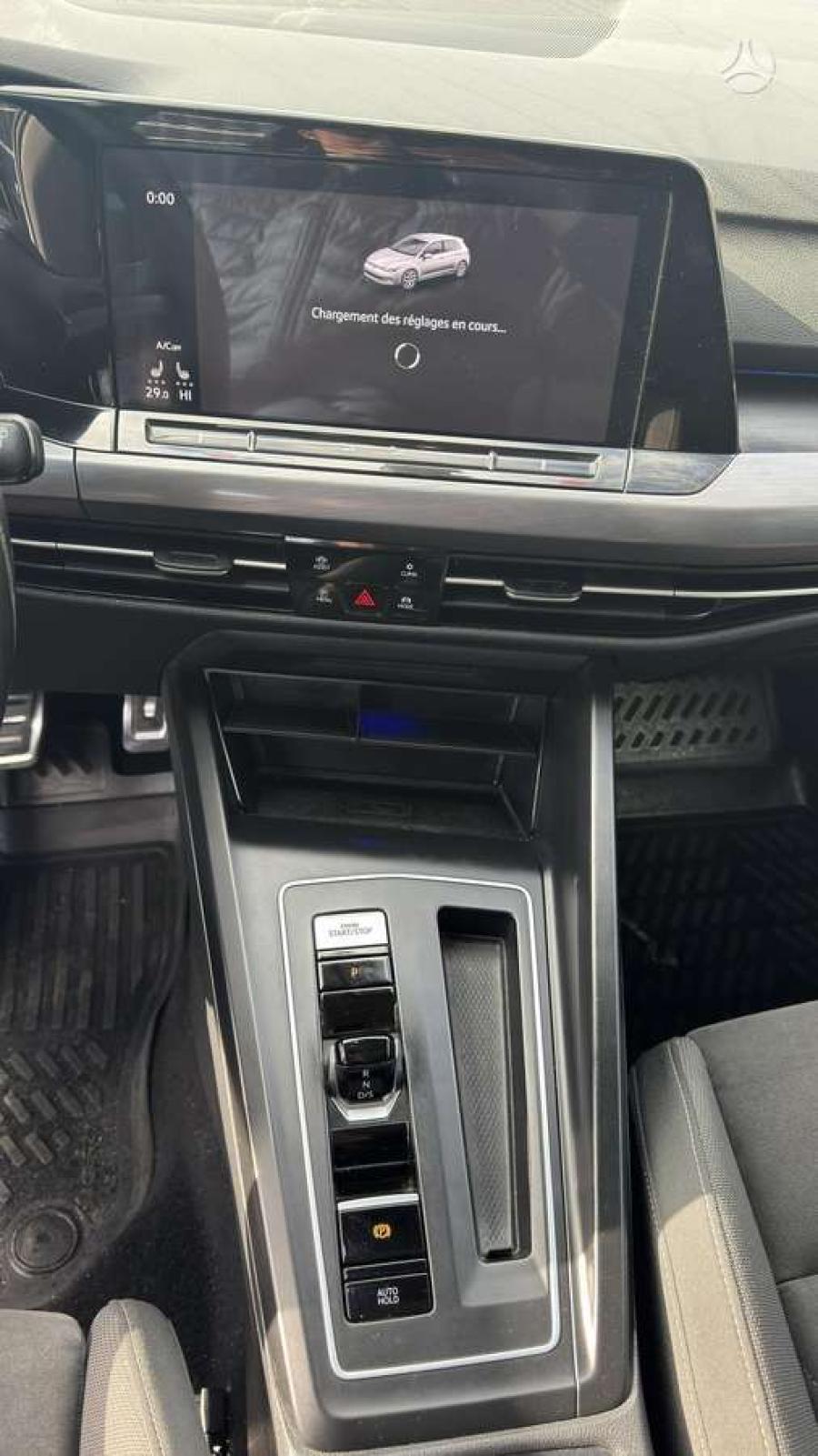White Volkswagen Golf 2020 in Jonava, with an engine capacity of 1.50 L and mileage of 146 thousand km for 11800 €, photo 23 on AUTOMOTO.COM.LV