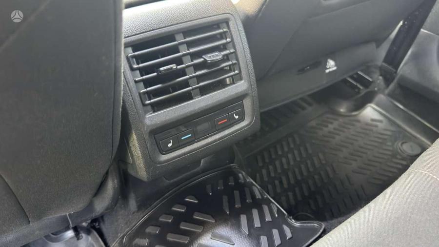 White Volkswagen Golf 2020 in Jonava, with an engine capacity of 1.50 L and mileage of 146 thousand km for 11800 €, photo 25 on AUTOMOTO.COM.LV