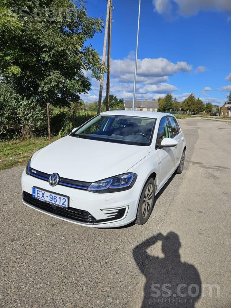White Volkswagen Golf 2020 in Preili, with an engine capacity of 2.00 L and mileage of 63 thousand km for 12999 €, photo 3 on AUTOMOTO.COM.LV