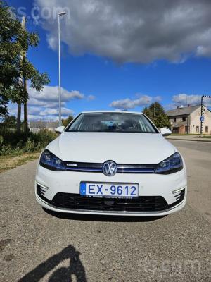 White Volkswagen Golf 2020 in Preili, with an engine capacity of 2.00 L and mileage of 63 thousand km for 12999 €, photo 5 on AUTOMOTO.COM.LV