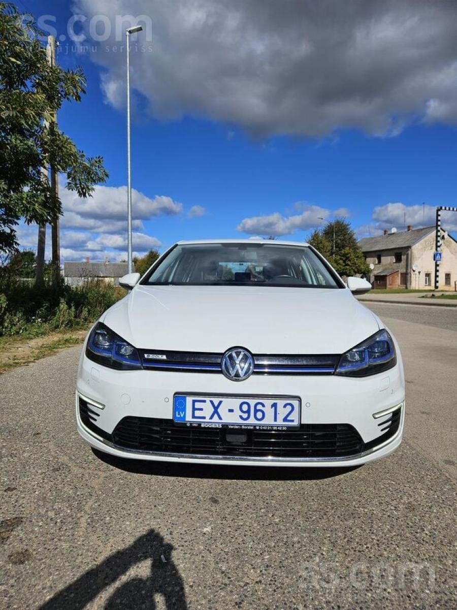 White Volkswagen Golf 2020 in Preili, with an engine capacity of 2.00 L and mileage of 63 thousand km for 12999 €, photo 5 on AUTOMOTO.COM.LV
