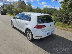 White Volkswagen Golf 2020 in Preili, with an engine capacity of 2.00 L and mileage of 63 thousand km for 12999 €, photo 7 on AUTOMOTO.COM.LV