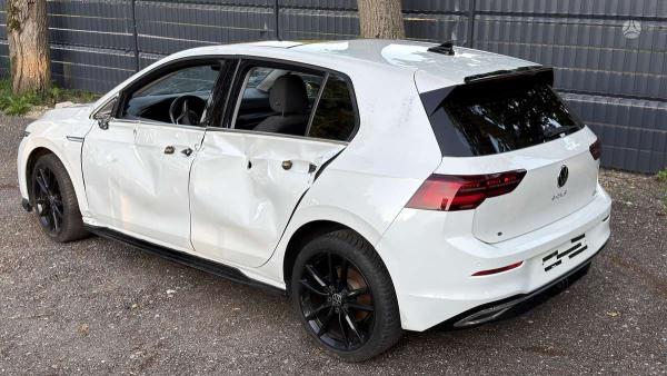 White Volkswagen Golf 2020 in Jonava, with an engine capacity of 1.50 L and mileage of 146 thousand km for 11000 €, photo 2 on AUTOMOTO.COM.LV