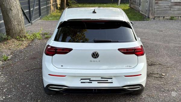 White Volkswagen Golf 2020 in Jonava, with an engine capacity of 1.50 L and mileage of 146 thousand km for 10800 €, photo 6 on AUTOMOTO.COM.LV