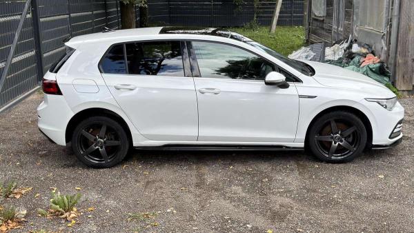 White Volkswagen Golf 2020 in Jonava, with an engine capacity of 1.50 L and mileage of 146 thousand km for 9800 €, photo 1 on AUTOMOTO.COM.LV