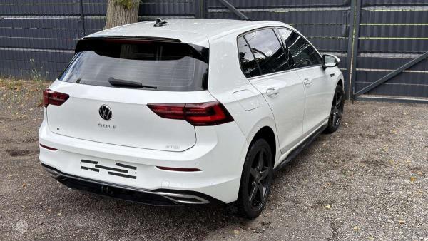 White Volkswagen Golf 2020 in Jonava, with an engine capacity of 1.50 L and mileage of 146 thousand km for 9800 €, photo 9 on AUTOMOTO.COM.LV