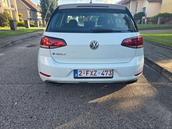 White Volkswagen Golf 2020 in Marijampole, with an engine capacity of 0.00 L and mileage of 60 thousand km for 11950 €, photo 10 on AUTOMOTO.COM.LV