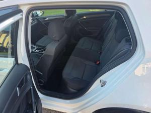 Balts Volkswagen Golf 2020 Marijampole, ar dzinēja tilpumu 0.00 L un nobraukumu 60 tūkst. km par 11950 €, foto 17 vietnē AUTOMOTO.COM.LV