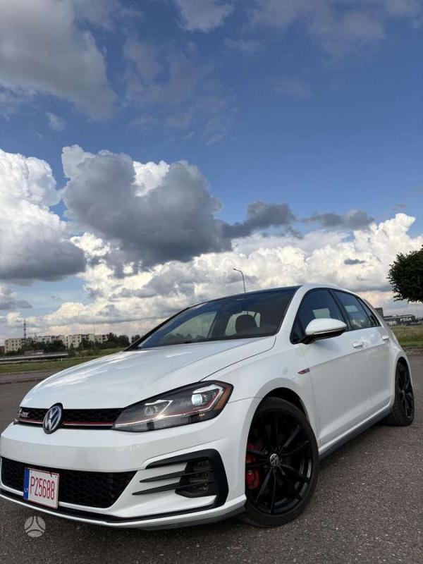 White Volkswagen Golf 2020 in Kaunas, with an engine capacity of 2.00 L and mileage of 169 thousand km for 17200 €, photo 1 on AUTOMOTO.COM.LV