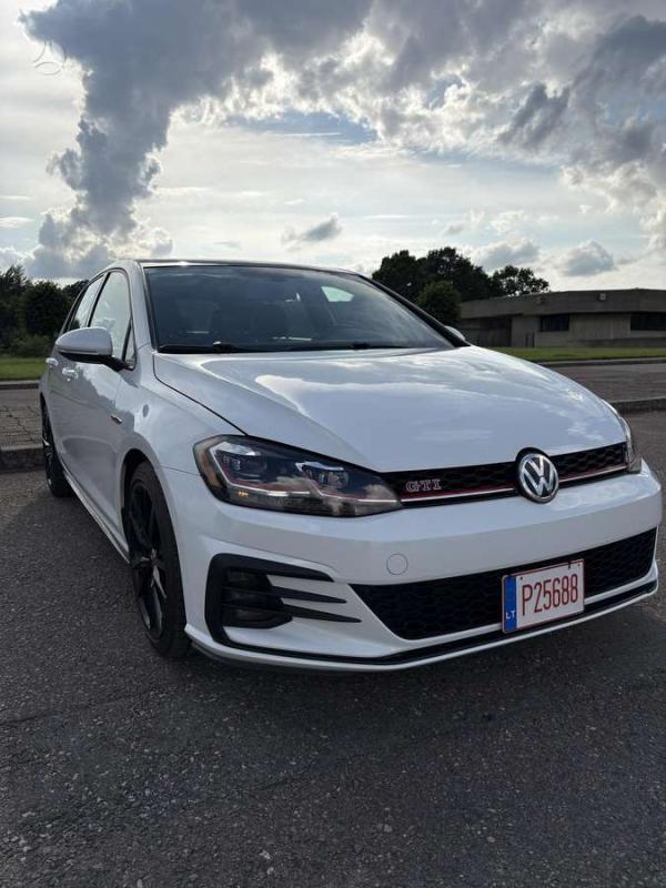 White Volkswagen Golf 2020 in Kaunas, with an engine capacity of 2.00 L and mileage of 169 thousand km for 17200 €, photo 8 on AUTOMOTO.COM.LV
