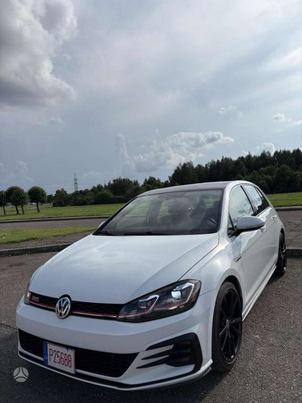 White Volkswagen Golf 2020 in Kaunas, with an engine capacity of 2.00 L and mileage of 169 thousand km for 17200 €, photo 9 on AUTOMOTO.COM.LV