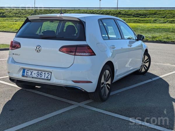 White Volkswagen Golf 2020 in Daugavpils, with an engine capacity of 1.60 L and mileage of 68 thousand km for 11700 €, photo 4 on AUTOMOTO.COM.LV