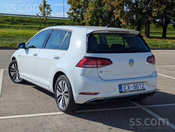 White Volkswagen Golf 2020 in Daugavpils, with an engine capacity of 1.60 L and mileage of 68 thousand km for 11700 €, photo 5 on AUTOMOTO.COM.LV