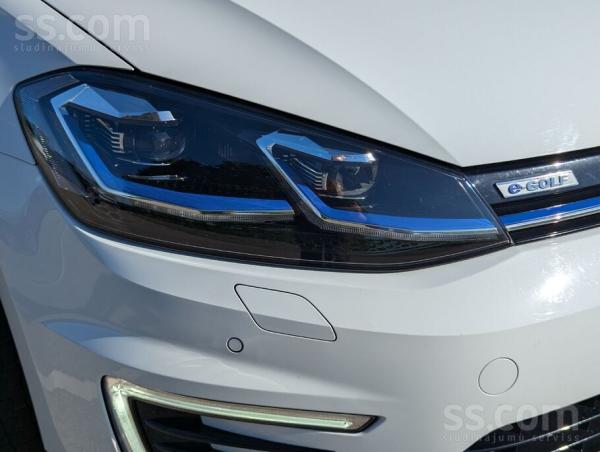 White Volkswagen Golf 2020 in Daugavpils, with an engine capacity of 1.60 L and mileage of 68 thousand km for 11700 €, photo 6 on AUTOMOTO.COM.LV