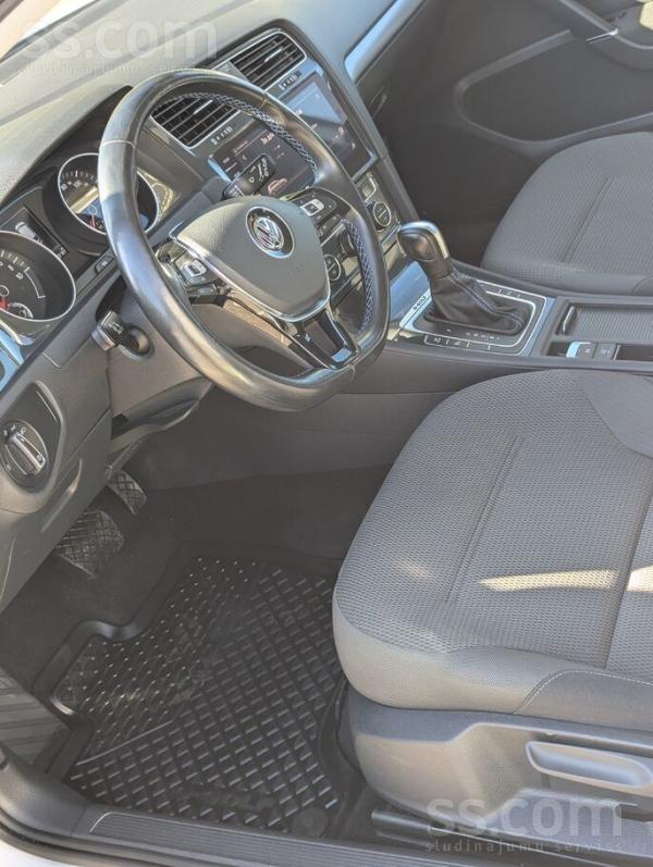 White Volkswagen Golf 2020 in Daugavpils, with an engine capacity of 1.60 L and mileage of 68 thousand km for 11700 €, photo 8 on AUTOMOTO.COM.LV