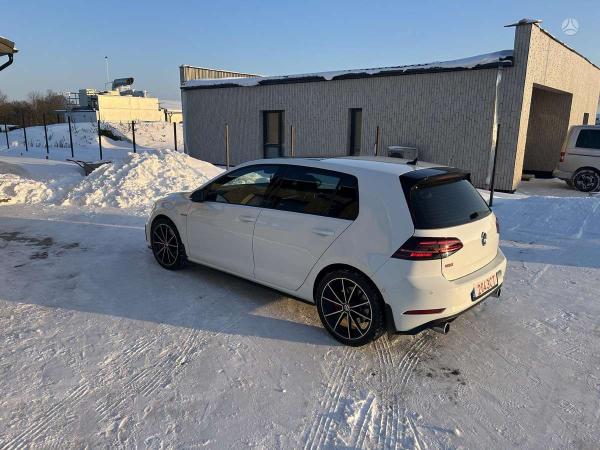 White Volkswagen Golf 2021 in Taurage, with an engine capacity of 1.98 L and mileage of 125 thousand km for 15000 €, photo 10 on AUTOMOTO.COM.LV