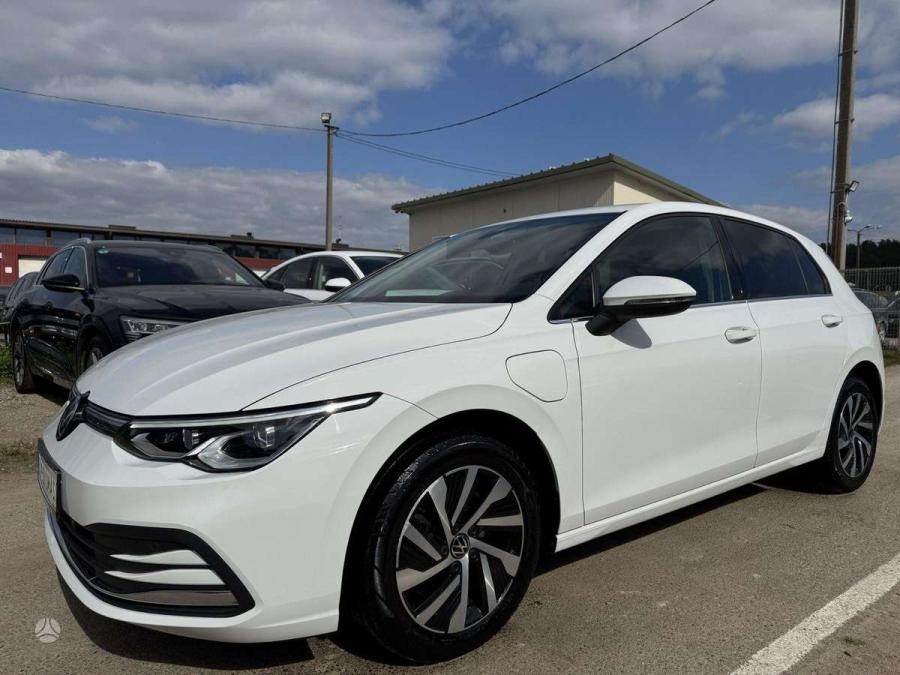 Balts Volkswagen Golf 2021 Viļņa, ar dzinēja tilpumu 1.40 L un nobraukumu 118 tūkst. km par 16900 €, foto 1 vietnē AUTOMOTO.COM.LV