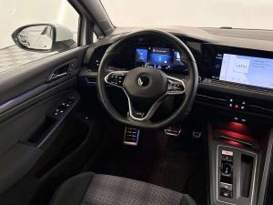 White Volkswagen Golf 2021 in Marijampole, with an engine capacity of 1.40 L and mileage of 49 thousand km for 18450 €, photo 18 on AUTOMOTO.COM.LV