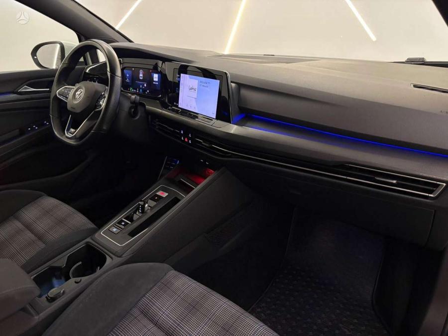 White Volkswagen Golf 2021 in Marijampole, with an engine capacity of 1.40 L and mileage of 49 thousand km for 18450 €, photo 21 on AUTOMOTO.COM.LV