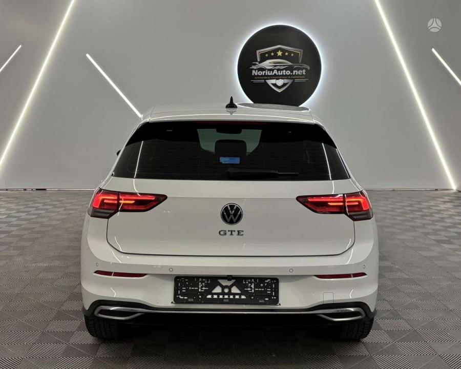 White Volkswagen Golf 2021 in Marijampole, with an engine capacity of 1.40 L and mileage of 49 thousand km for 18450 €, photo 31 on AUTOMOTO.COM.LV