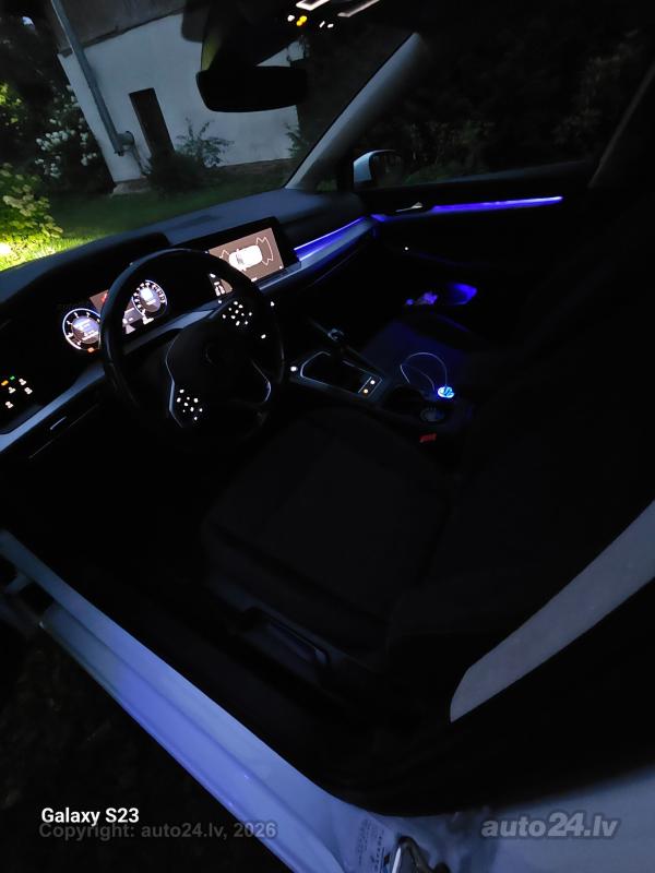 White Volkswagen Golf 2021 in Riga, with an engine capacity of 2.00 L and mileage of 0 thousand km for 14000 €, photo 8 on AUTOMOTO.COM.LV