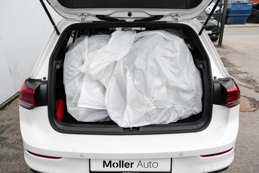 Balts Volkswagen Golf 2022 Rīga, ar dzinēja tilpumu 1.40 L un nobraukumu 95 tūkst. km par 20950 €, foto 9 vietnē AUTOMOTO.COM.LV