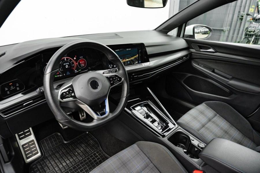 Balts Volkswagen Golf 2022 Rīga, ar dzinēja tilpumu 1.40 L un nobraukumu 95 tūkst. km par 20950 €, foto 28 vietnē AUTOMOTO.COM.LV