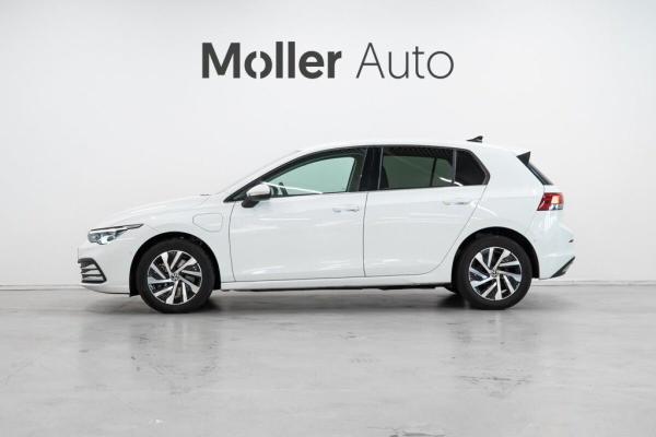 White Volkswagen Golf 2022 in Vilnius, with an engine capacity of 1.40 L and mileage of 120 thousand km for 18900 €, photo 6 on AUTOMOTO.COM.LV