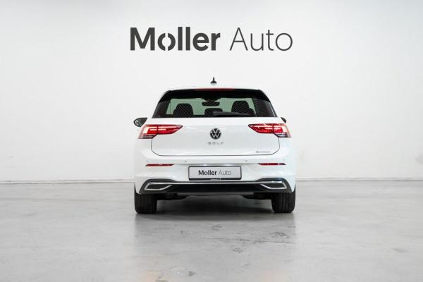 White Volkswagen Golf 2022 in Vilnius, with an engine capacity of 1.40 L and mileage of 120 thousand km for 18900 €, photo 10 on AUTOMOTO.COM.LV