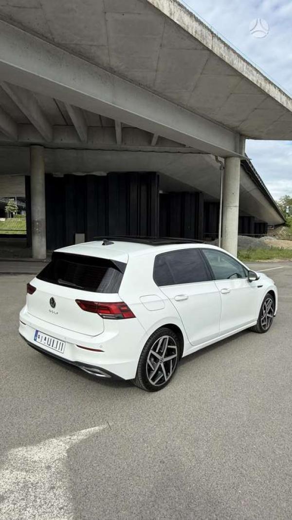 White Volkswagen Golf 2022 in Kaunas, with an engine capacity of 1.97 L and mileage of 125 thousand km for 22599 €, photo 2 on AUTOMOTO.COM.LV
