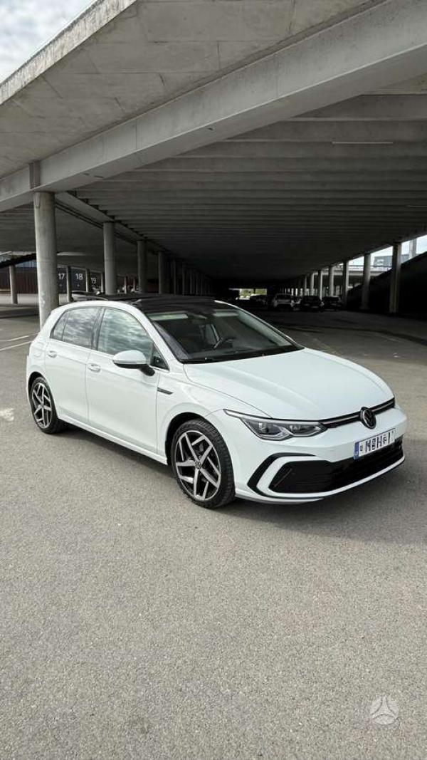 White Volkswagen Golf 2022 in Kaunas, with an engine capacity of 1.97 L and mileage of 125 thousand km for 22599 €, photo 4 on AUTOMOTO.COM.LV