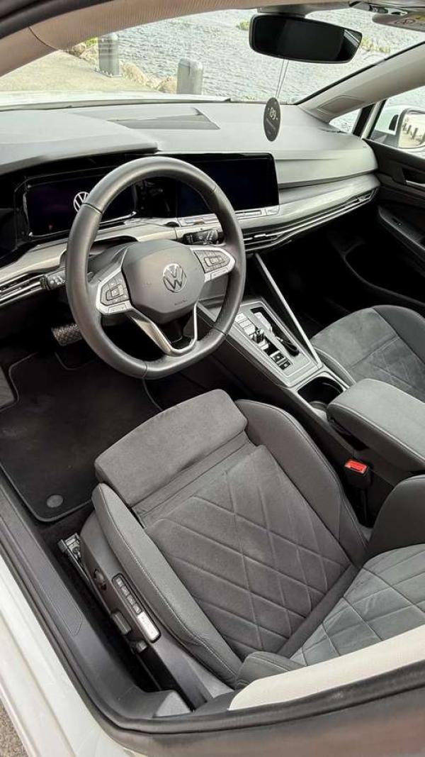 White Volkswagen Golf 2022 in Kaunas, with an engine capacity of 1.97 L and mileage of 125 thousand km for 22599 €, photo 5 on AUTOMOTO.COM.LV