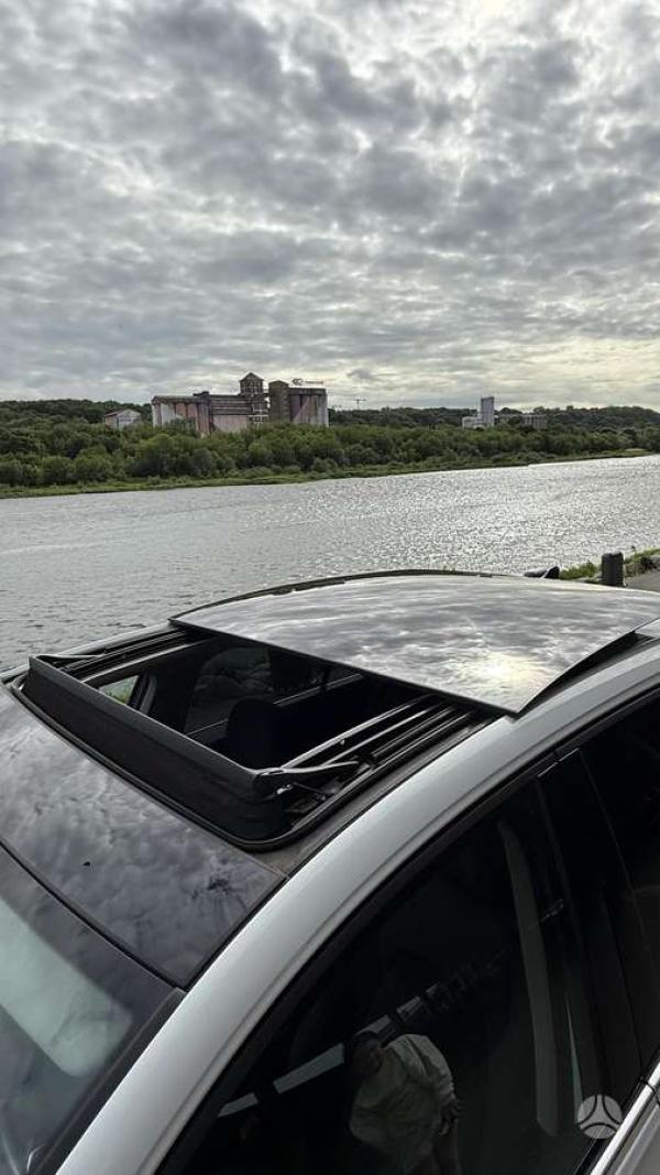 White Volkswagen Golf 2022 in Kaunas, with an engine capacity of 1.97 L and mileage of 125 thousand km for 22599 €, photo 6 on AUTOMOTO.COM.LV