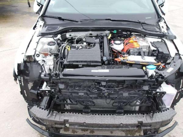 Balts Volkswagen Golf 2023 Panevēža, ar dzinēja tilpumu 1.40 L un nobraukumu 74 tūkst. km par 13900 €, foto 11 vietnē AUTOMOTO.COM.LV