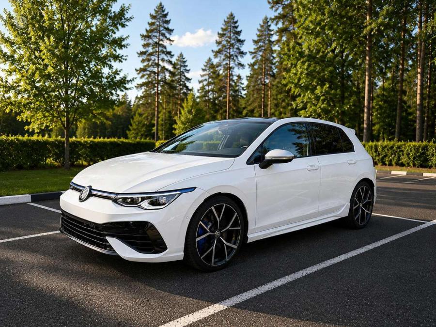 Balts Volkswagen Golf 2023 Viļņa, ar dzinēja tilpumu 1.98 L un nobraukumu 70 tūkst. km par 31000 €, foto 1 vietnē AUTOMOTO.COM.LV