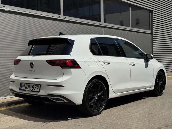 Balts Volkswagen Golf 2023 Viļņa, ar dzinēja tilpumu 2.00 L un nobraukumu 104 tūkst. km par 19500 €, foto 4 vietnē AUTOMOTO.COM.LV